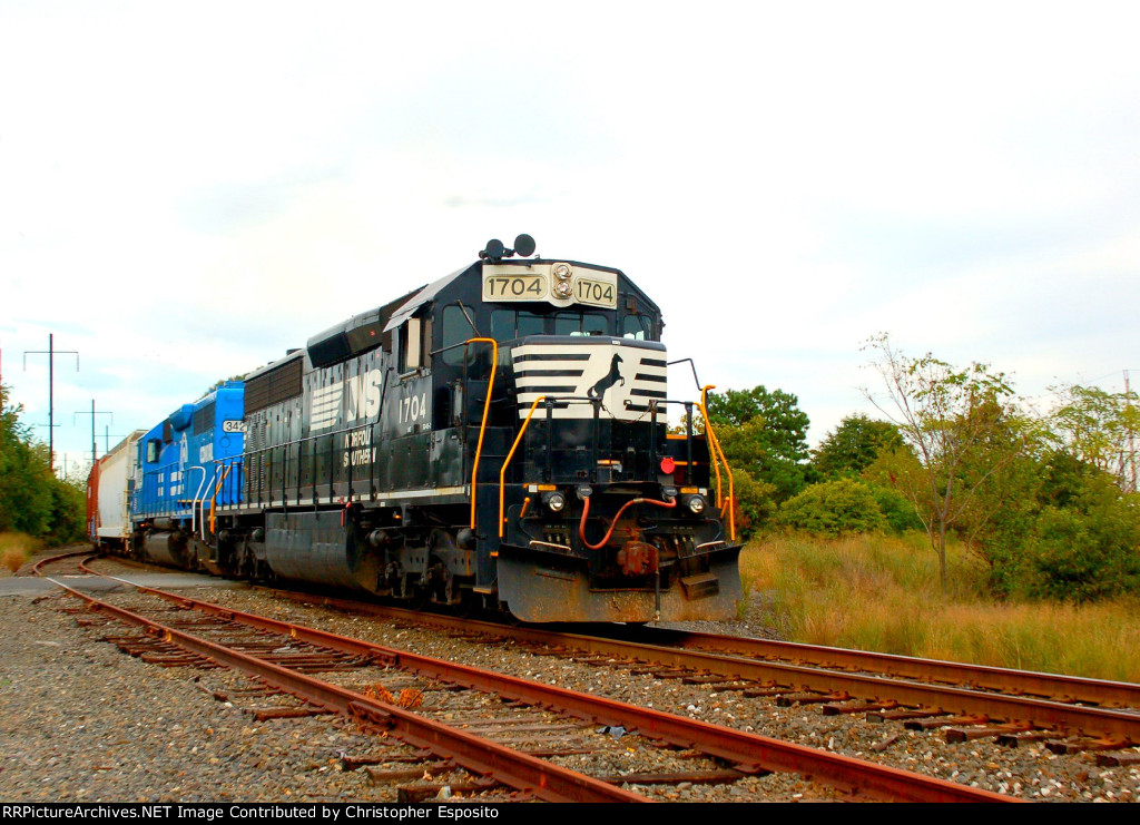 NS SD45-2 1704 leads OI16